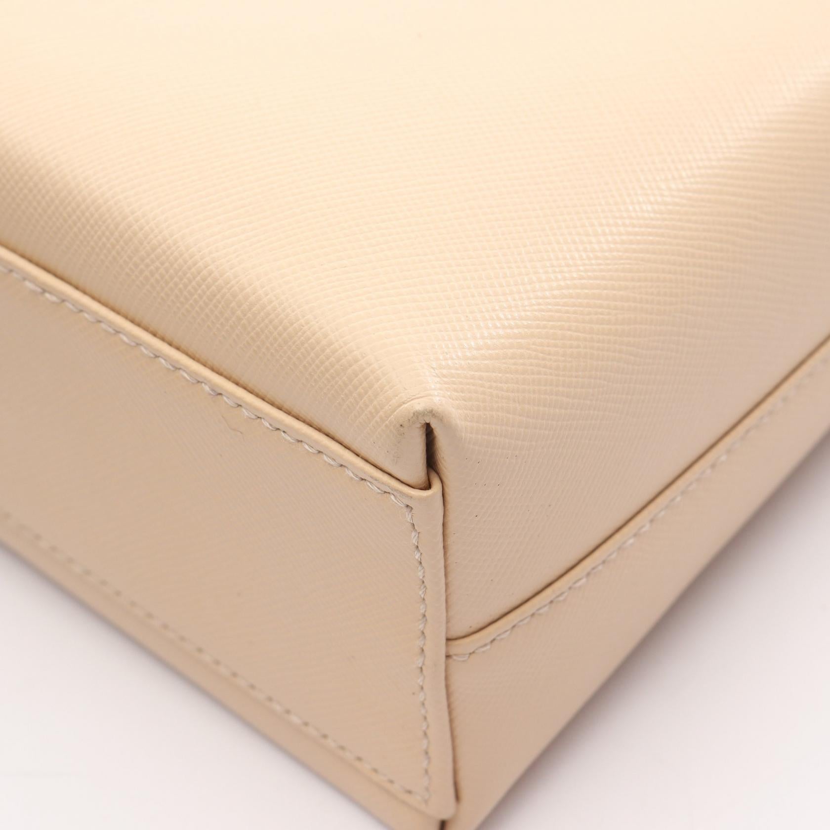 ガンチーニ ショルダーバッグ レザー ライトベージュ サルヴァトーレ